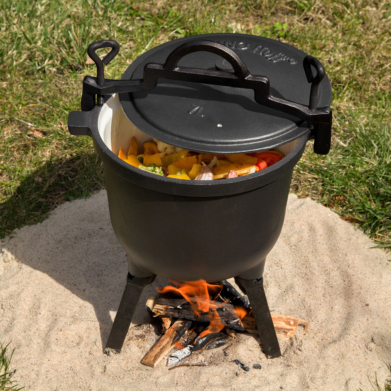 Cast iron camping cooking pot campfire pot 7 liters PEARL